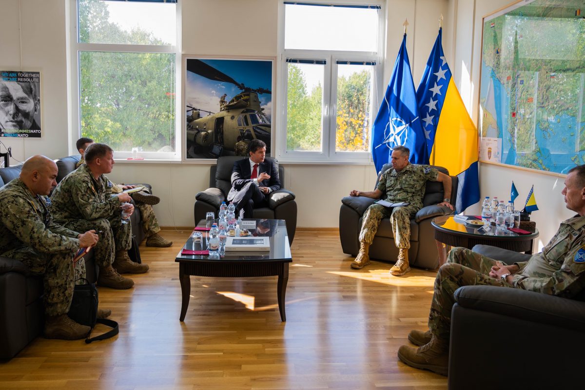 Komandant NATO snaga u Napulju Burke posjetio Kamp Butmir - N1