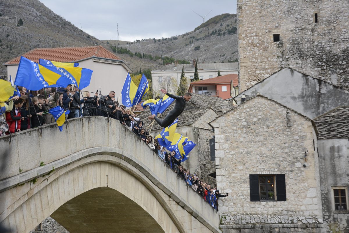 Mostar residents mark the anniversary of the Old Bridge destruction - N1