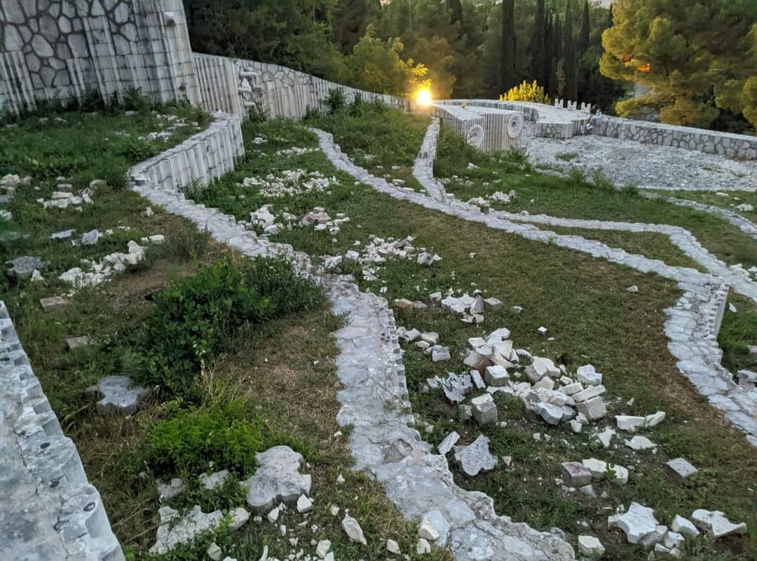 All 700 commemorative plaques at Partisan Memorial Cemetery in Mostar ...