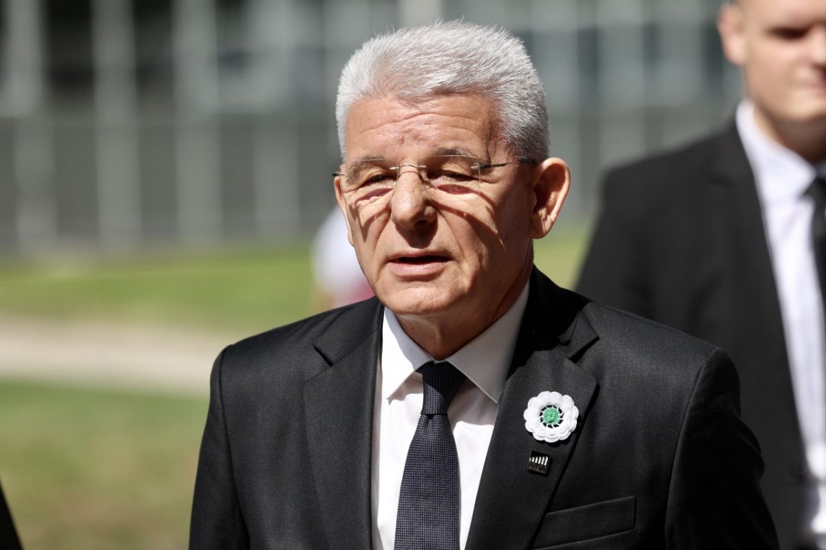 Džaferović: Strašno tužni stihovi danas su još tužniji, ali tu je i ...