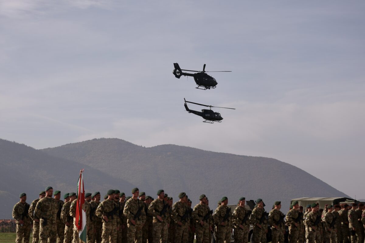 Hungary's defence minister confirms EUFOR command takeover, announces ...