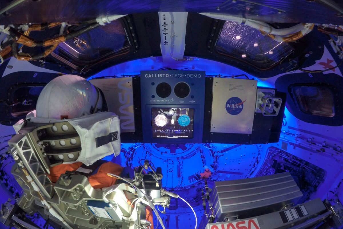 NASA prvi put odabrala ženu i Afroamerikanca kao astronaute za let oko ...