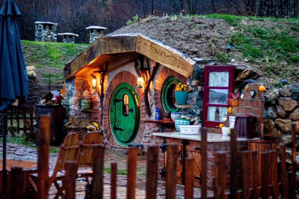Hobbit village in the middle of Bosnia and Herzegovina - N1