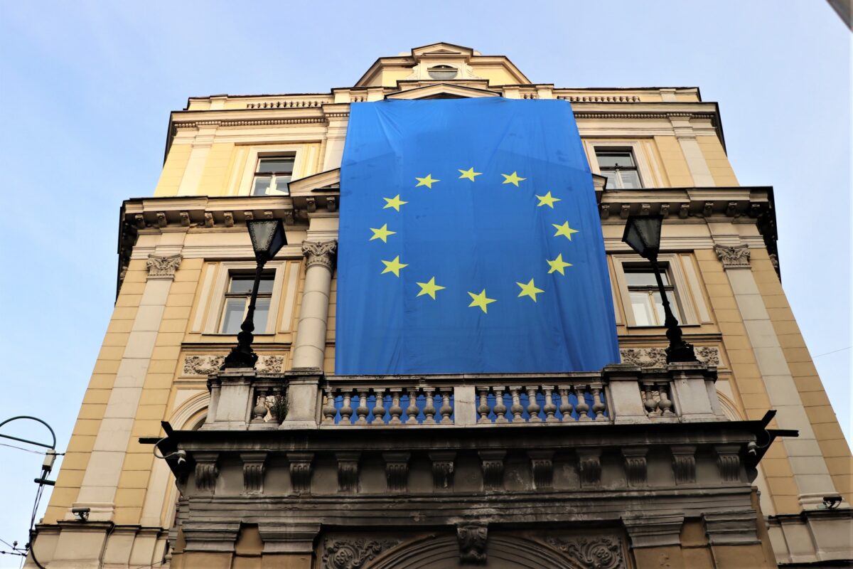 Large EU flag in downtown Sarajevo as BiH expects candidate status - N1