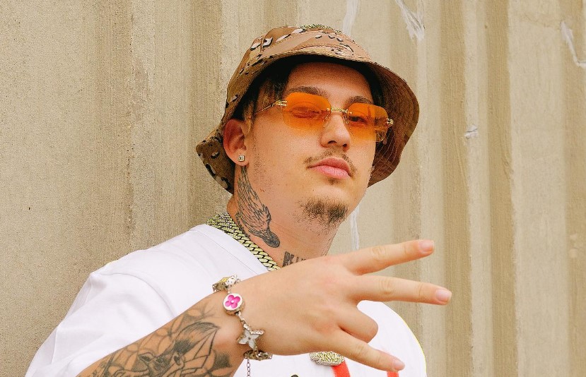 Reper preminuo nakon što se srušio na bini usred nastupa - N1