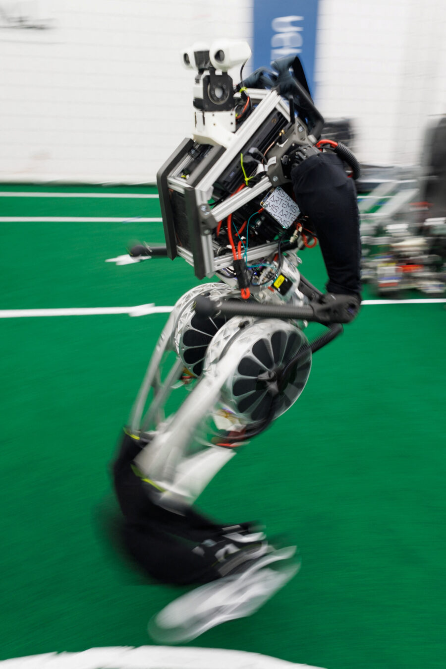 ARTEMIS, robot koji igra fudbal, je spreman za teren (VIDEO) - N1