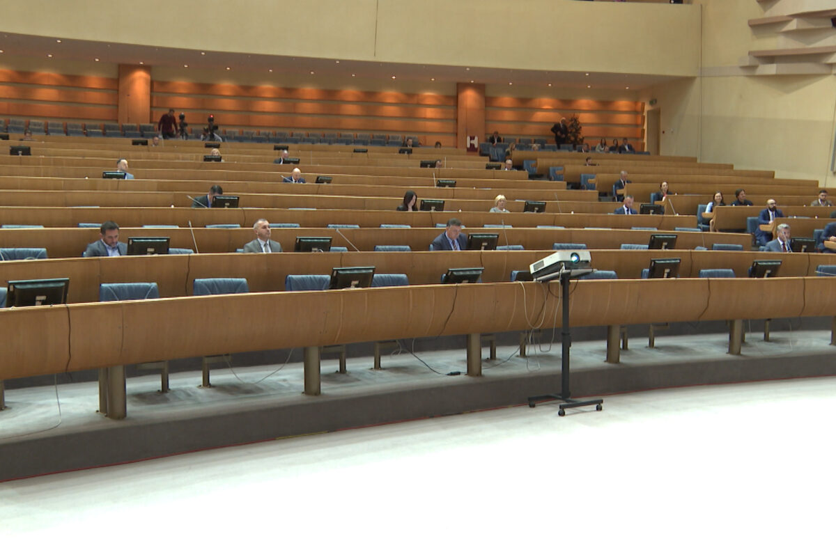 "Ciljeve koje nisu uspjeli postići u uniformama, pokušavaju u BOSS ...