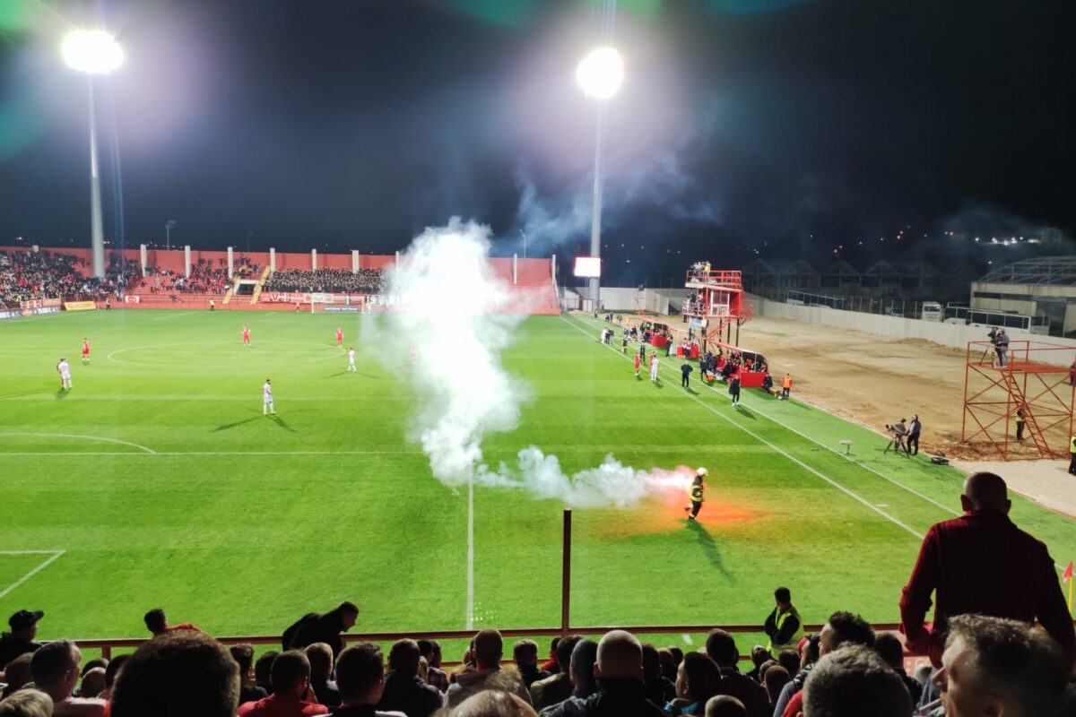 Zrinjski poveo, "Ultrasi" bacali baklje na teren - N1