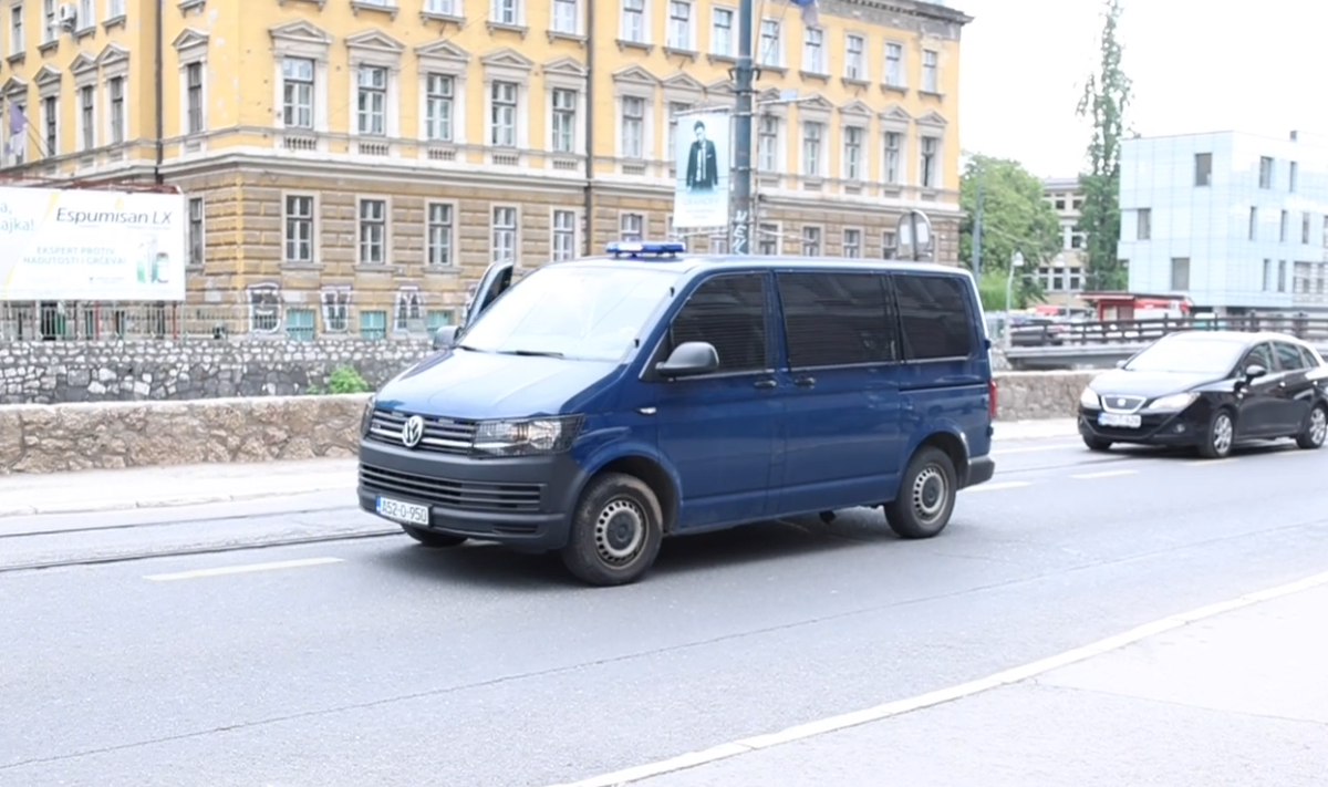 Akcija "Start": Policijska vozila napustila lokaciju Opštine Stari Grad ...