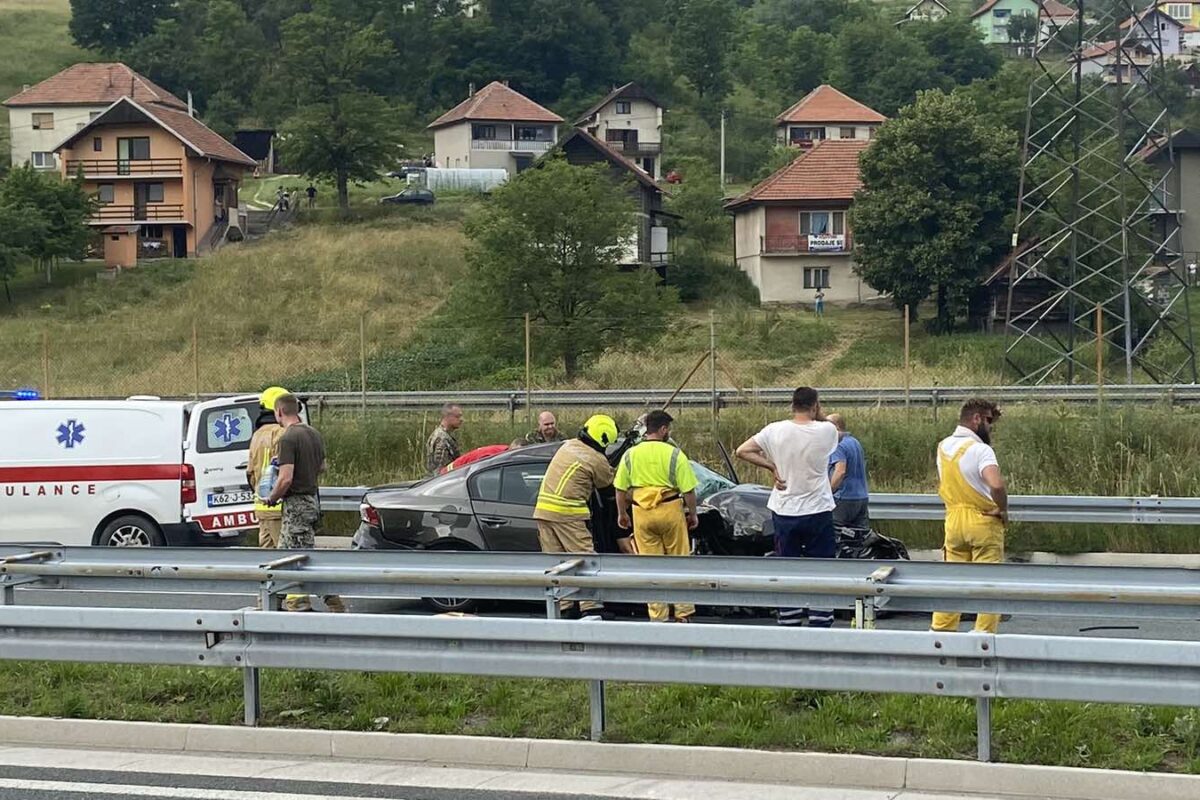 Veliki udes na autoputu Sarajevo - Zenica, četiri osobe povrijeđene (FOTO) - N1