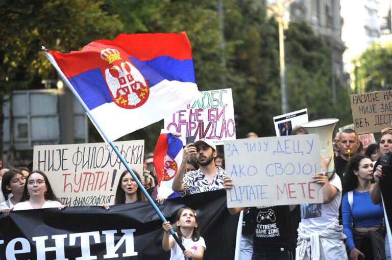 Fresh protests across Serbia, Belgrade demonstrators gather in front of ...