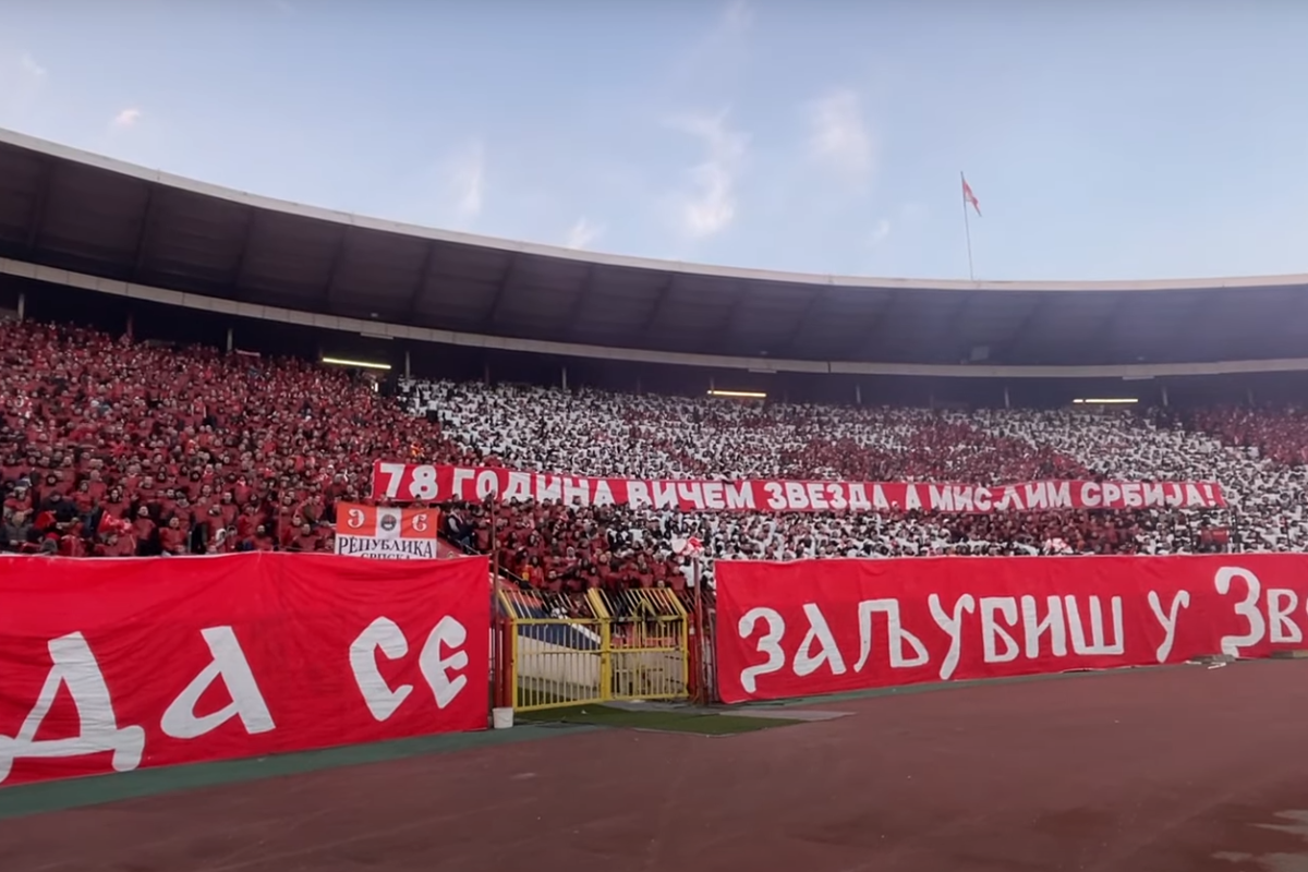 Navijači Zvezde izvjesili transparent: "Rumunj ima samo tri brata ...
