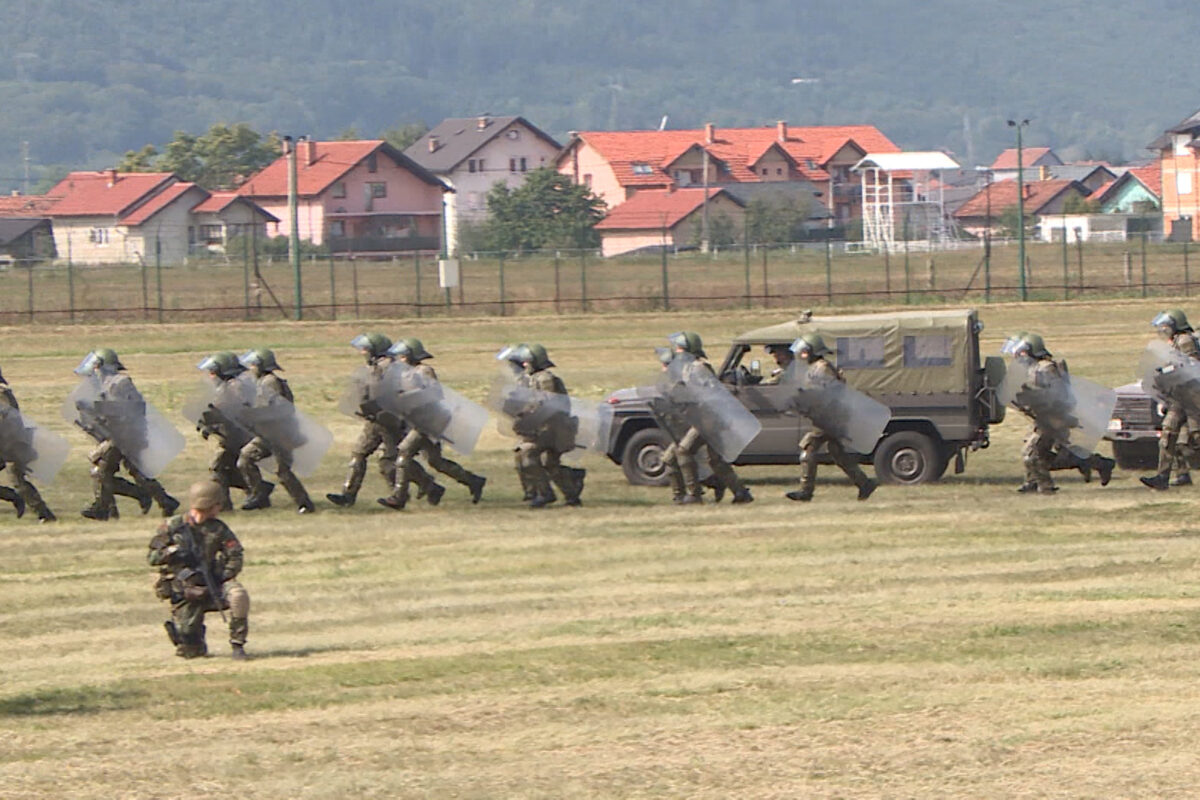 "Planira li to BiH da napadne NATO-a ili Srbiju?", ministar odbio ...