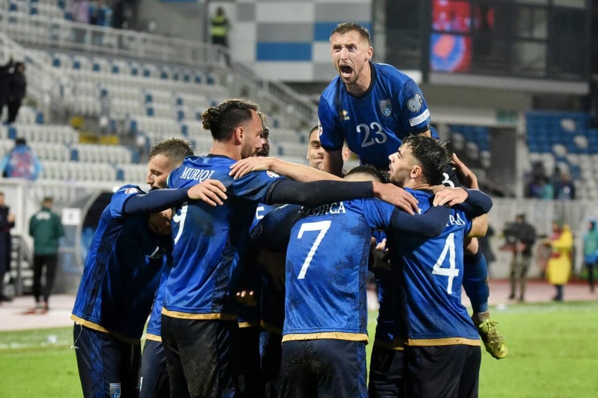Skandal na prijateljskoj utakmici: Zastavu Kosova okrenuli naopako ...