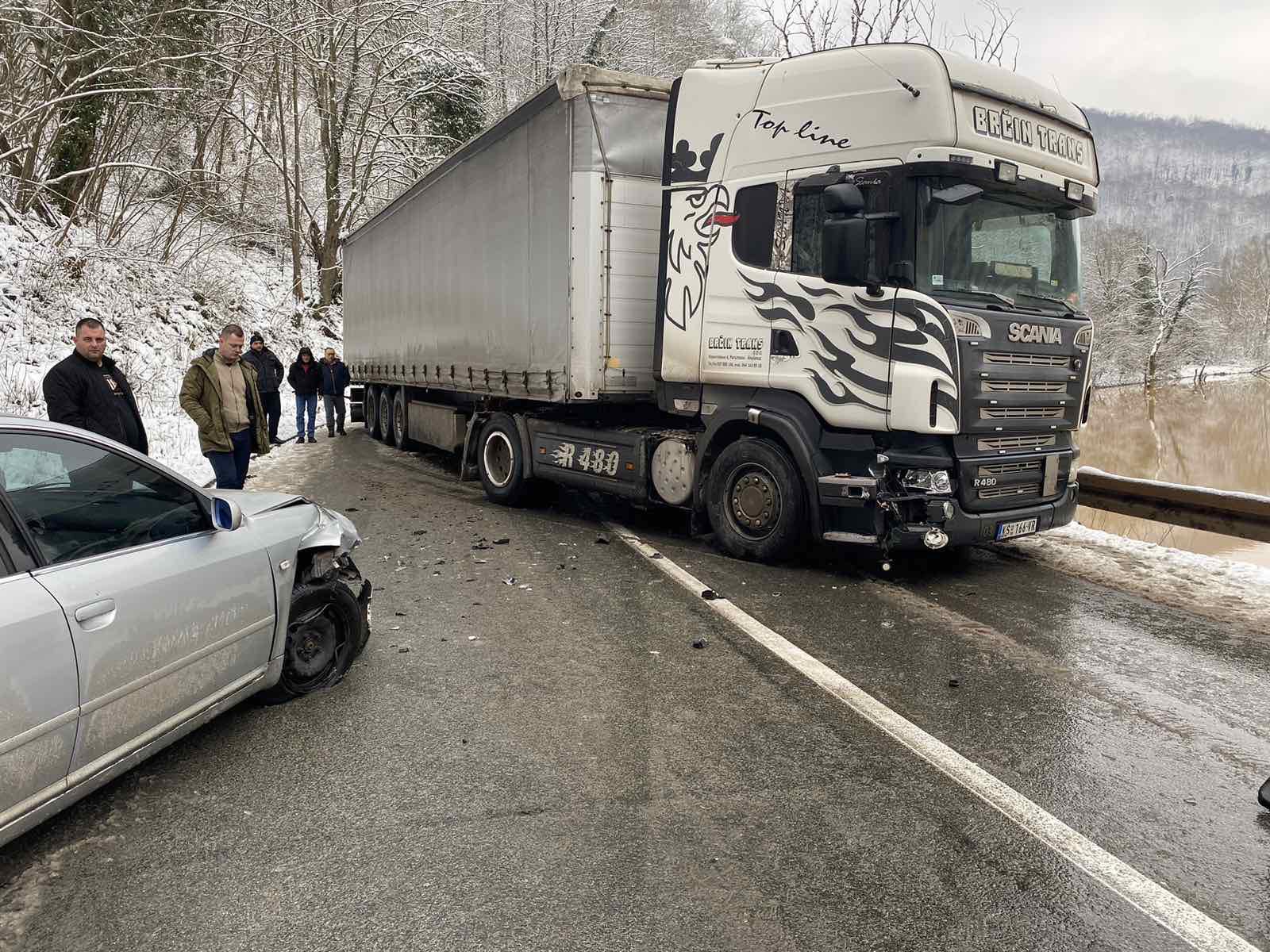 Saobraćajna nesreća kod Milića, sudarili se kamion i automobil (FOTO) - N1