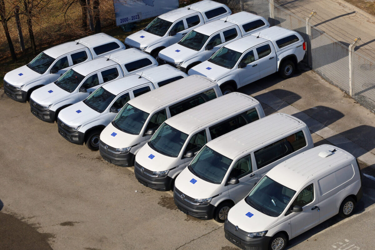 Graničnoj policiji BiH uručena donacija EU: 10 vozila u vrijednosti od ...