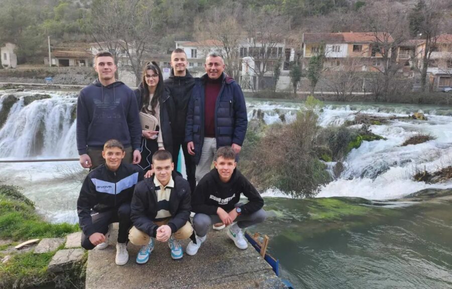 Nakon više decenija Bileća dobila "rok bend": Učenici Gimnazije u ...