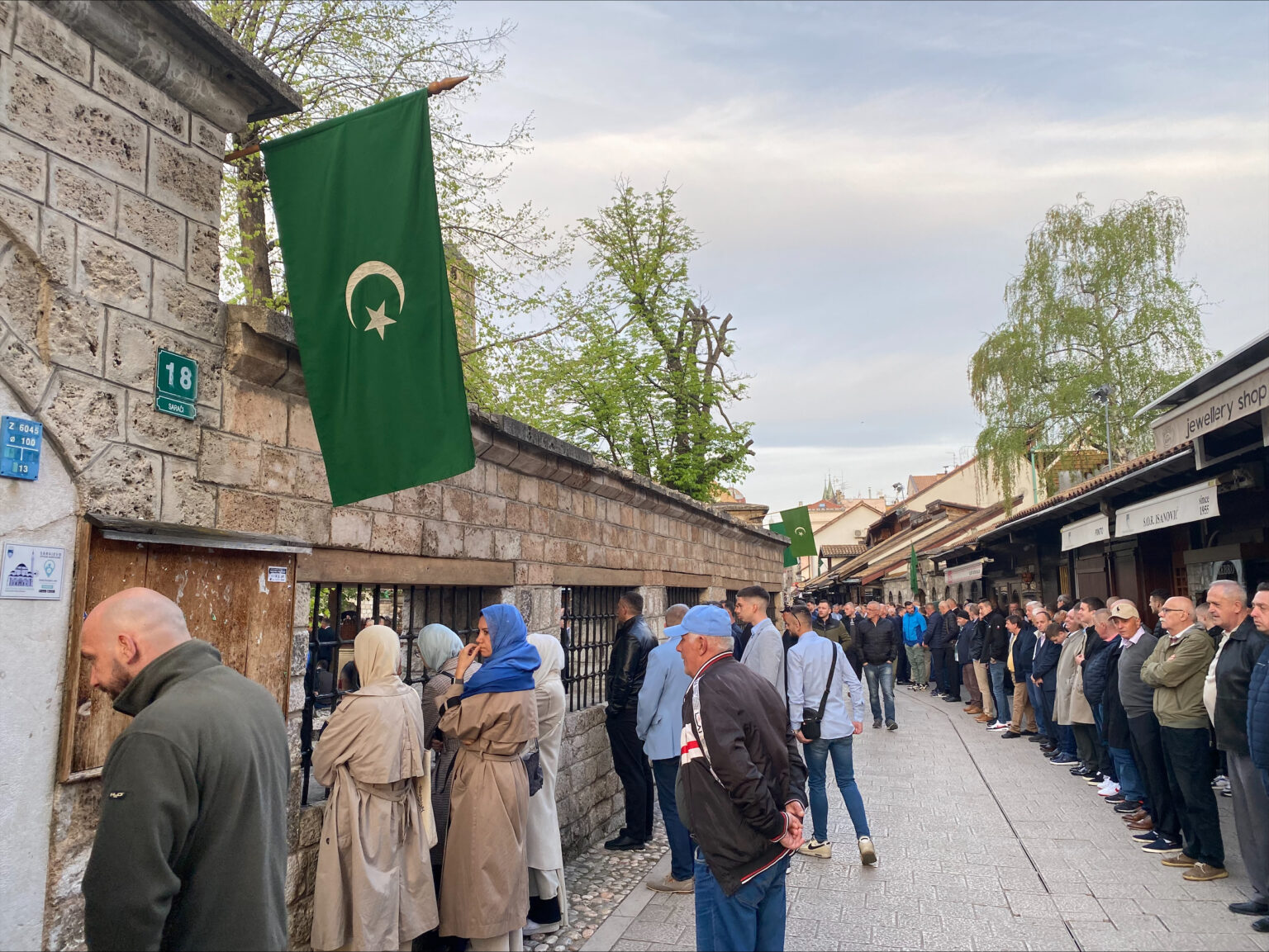 Muslimani u BiH i širom svijeta obilježavaju Ramazanski bajram - N1