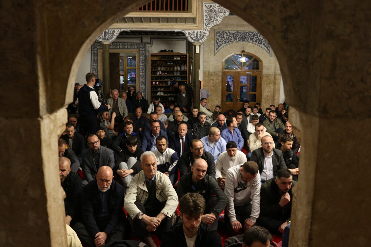 U džamijama širom Kosova klanjan namaz Ramazanskog bajrama - N1