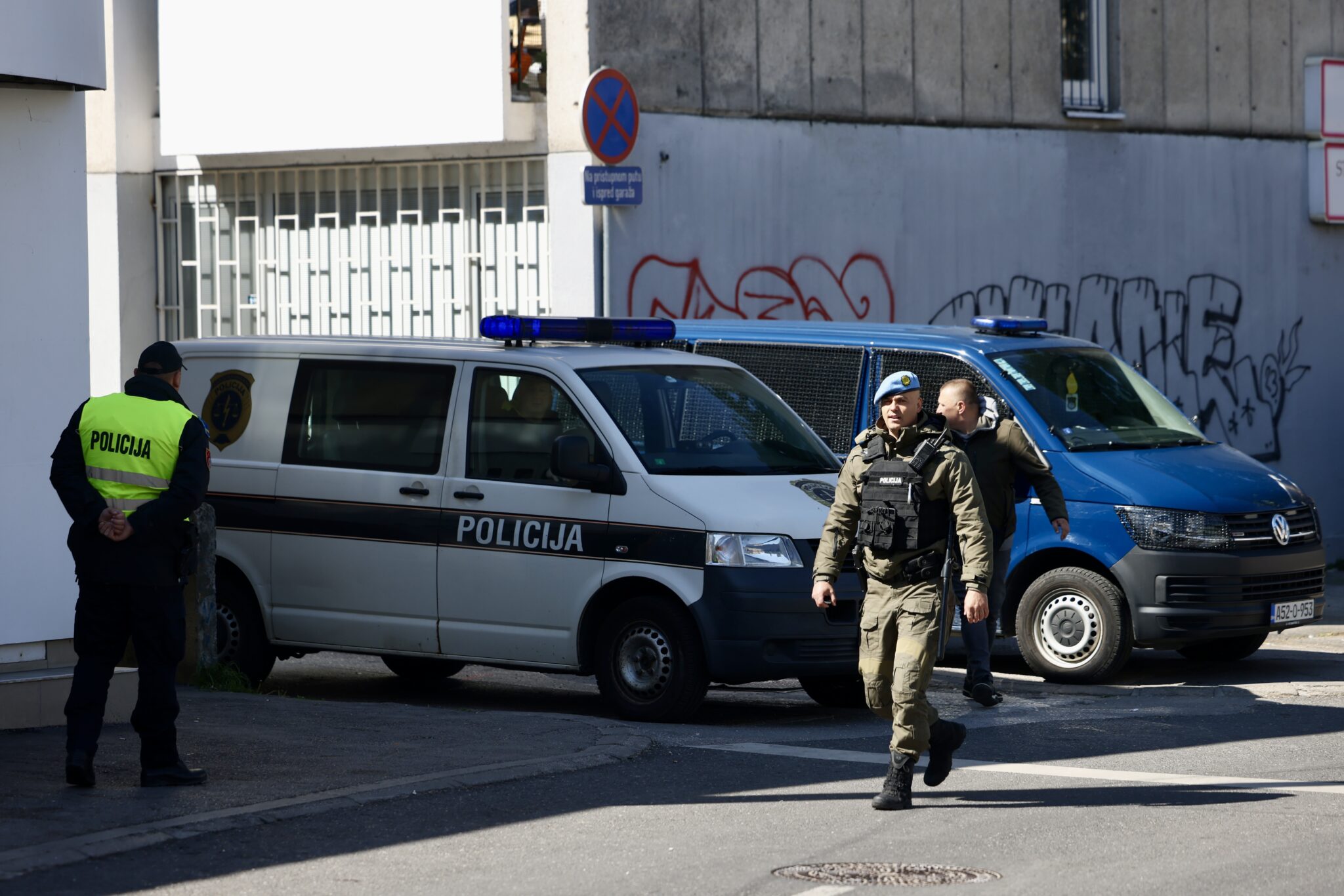 Jake policijske snage u Sarajevu: Delegacije NSRS u bivšoj Dobrovoljačkoj ulici (FOTO) - N1
