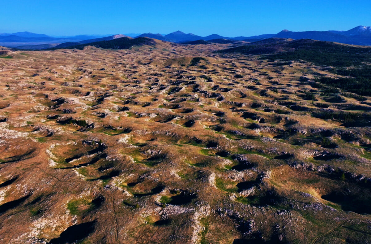 Fascinantni prirodni fenomen "Vrtače" na Kupreškom polju: Let iznad ...