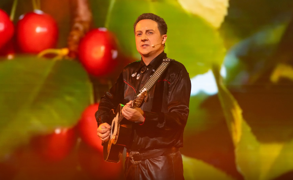 Bh. glumac Faris Pinjo dirnuo srca poznatim domaćim hitom u "Tvoje lice ...