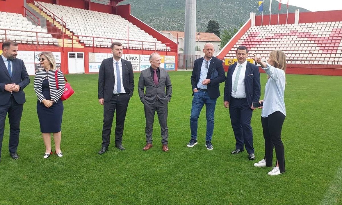 Delegacija Vlade HNK posjetila oštećeni stadion Rođeni (FOTO) - N1