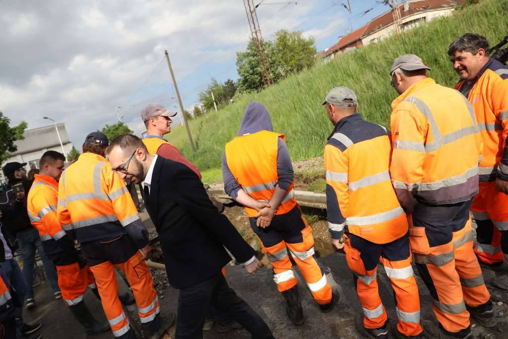 U sudaru dva kombija kod Zenice više osoba povrijeđeno, blokiran put M-17 - N1