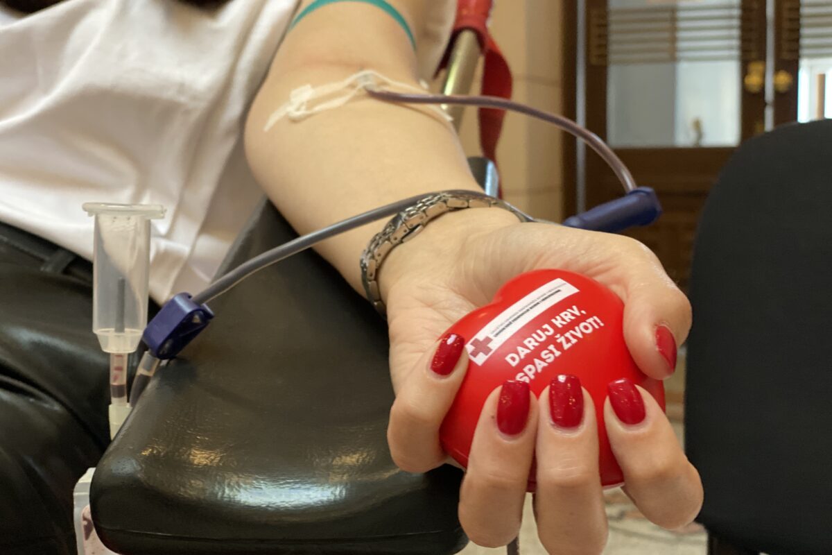 Akcija darivanja krvi povodom Svjetskog dana dobrovoljnih davalaca krvi: Daruj krv, spasi život ...