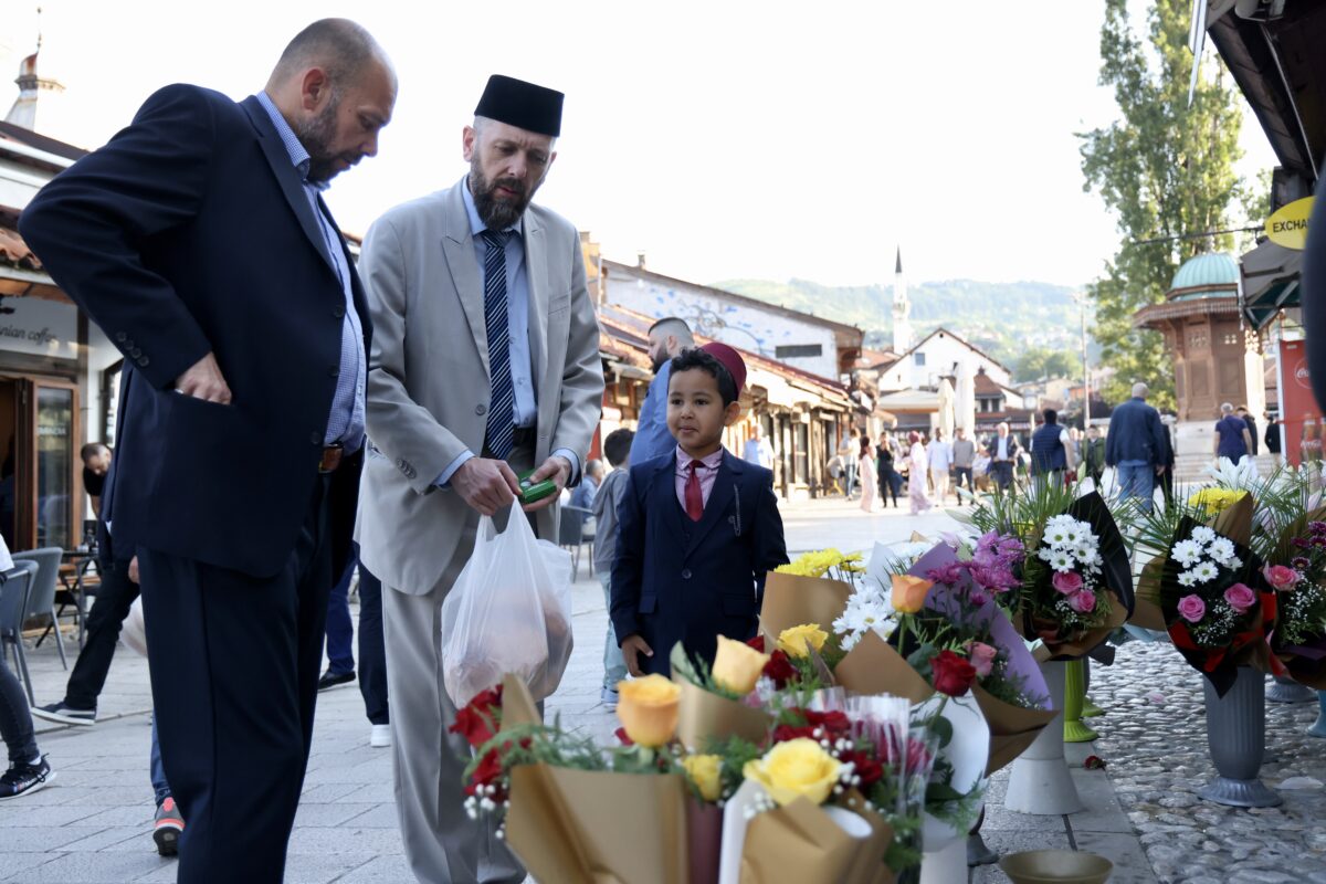 Muslimani širom BiH obilježavaju Kurban-bajram: "Ne okrećimo glavu od ...