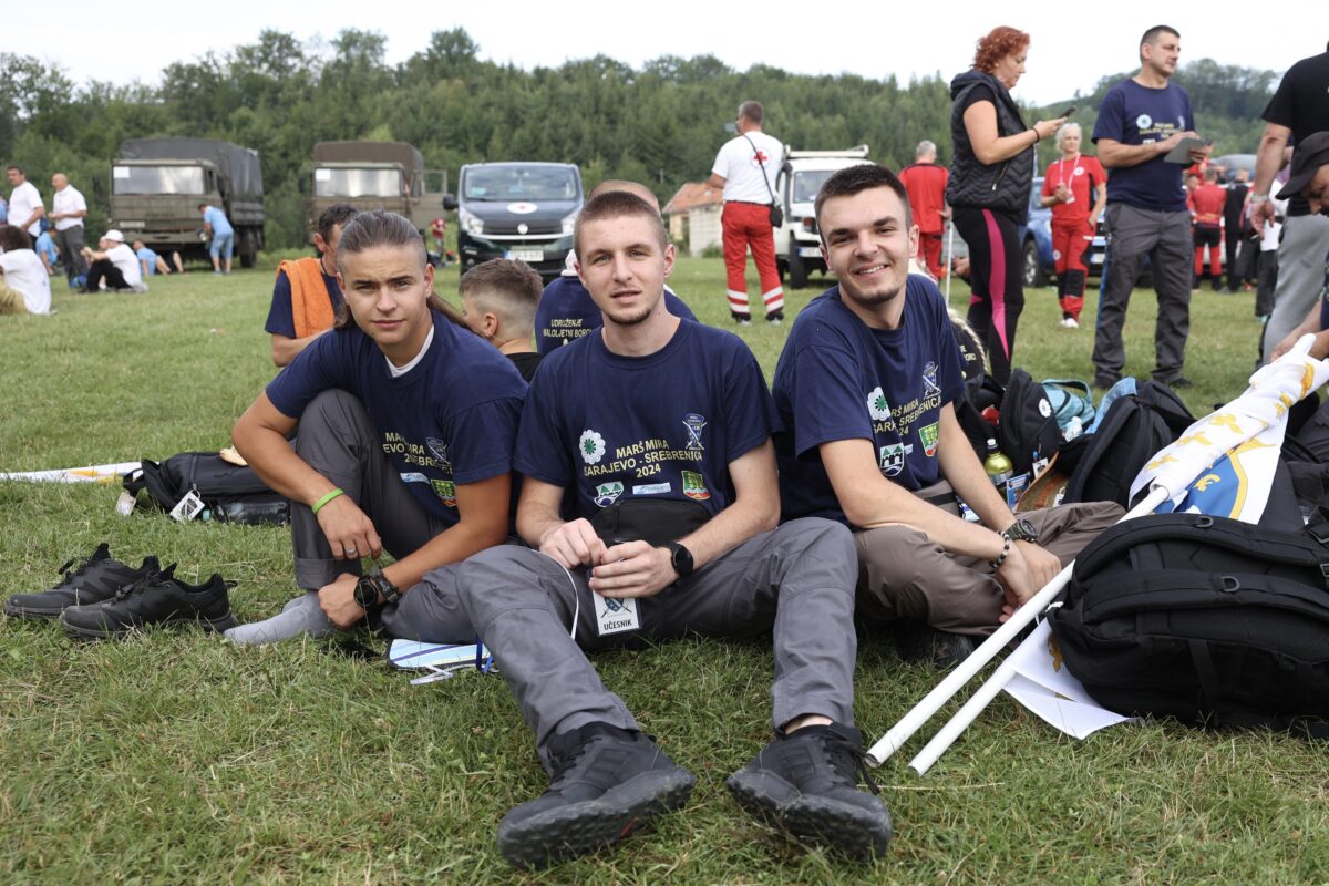 Učesnici "Marša mira": Brojna djeca u koloni poručuju da se genocid u ...