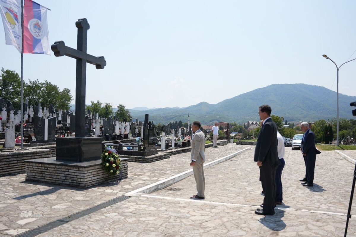 Oglasila se Delegacija EU nakon oštrih kritika: Na groblju u Bratuncu ...