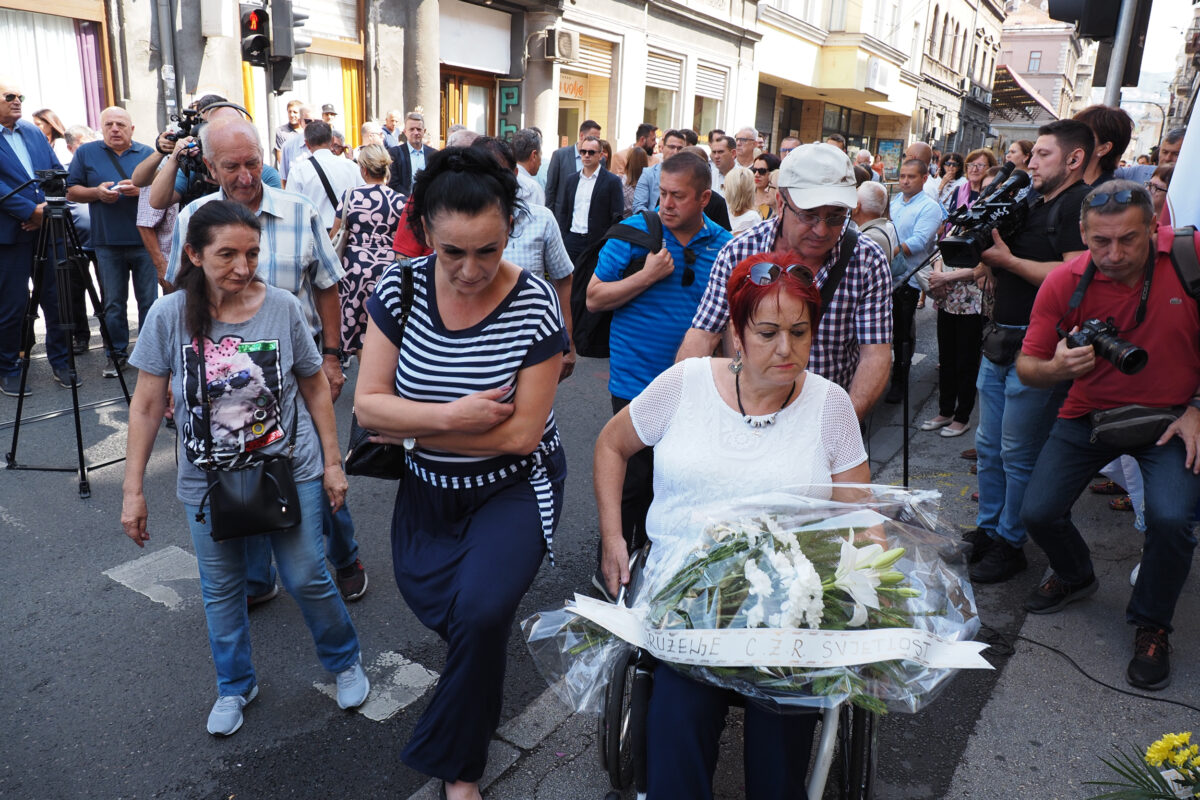 29th anniversary of massacre at Markale marked by laying of flowers - N1