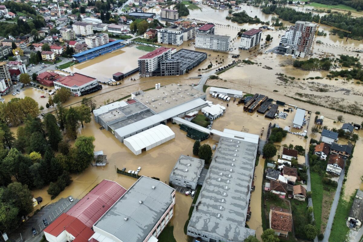 Stadion Kiseljaka potpuno pod vodom, više liči na jezero nego na ...