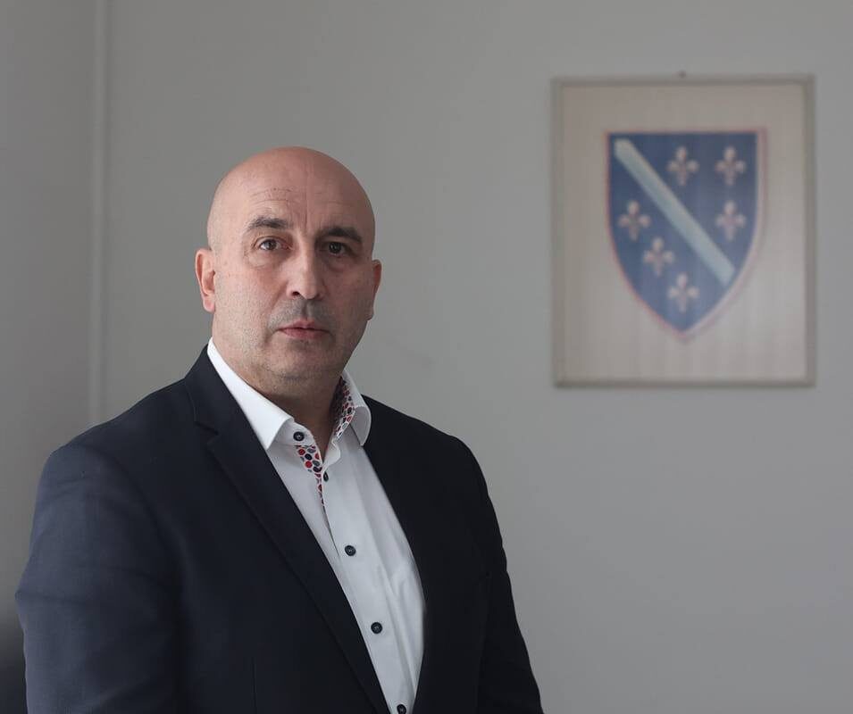 Ministar Osmanović priznao da je potpisao odluku da se njegovom sinu ...