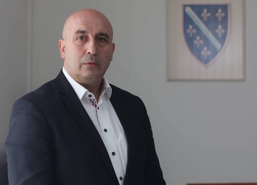 Ministar Osmanović priznao da je potpisao odluku da se njegovom sinu ...