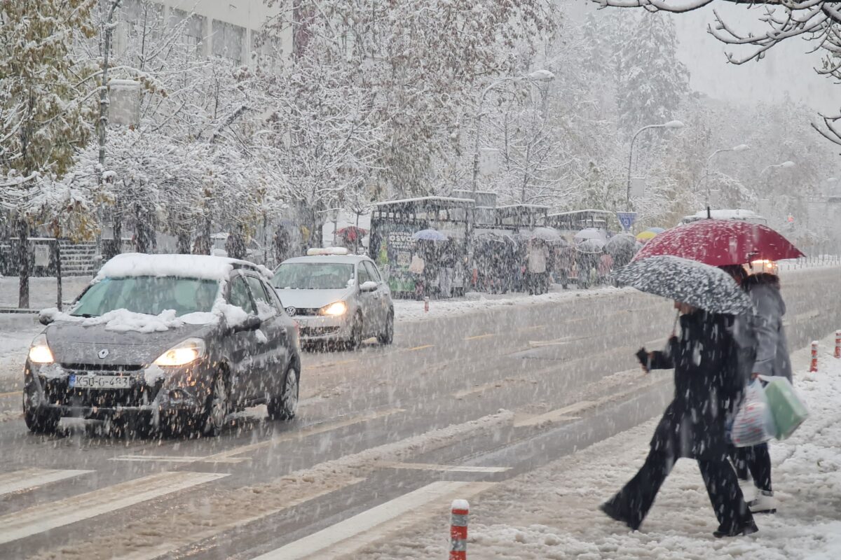 Sniježne padavine stvaraju probleme u Banjaluci: Javni prevoz u kolapsu ...