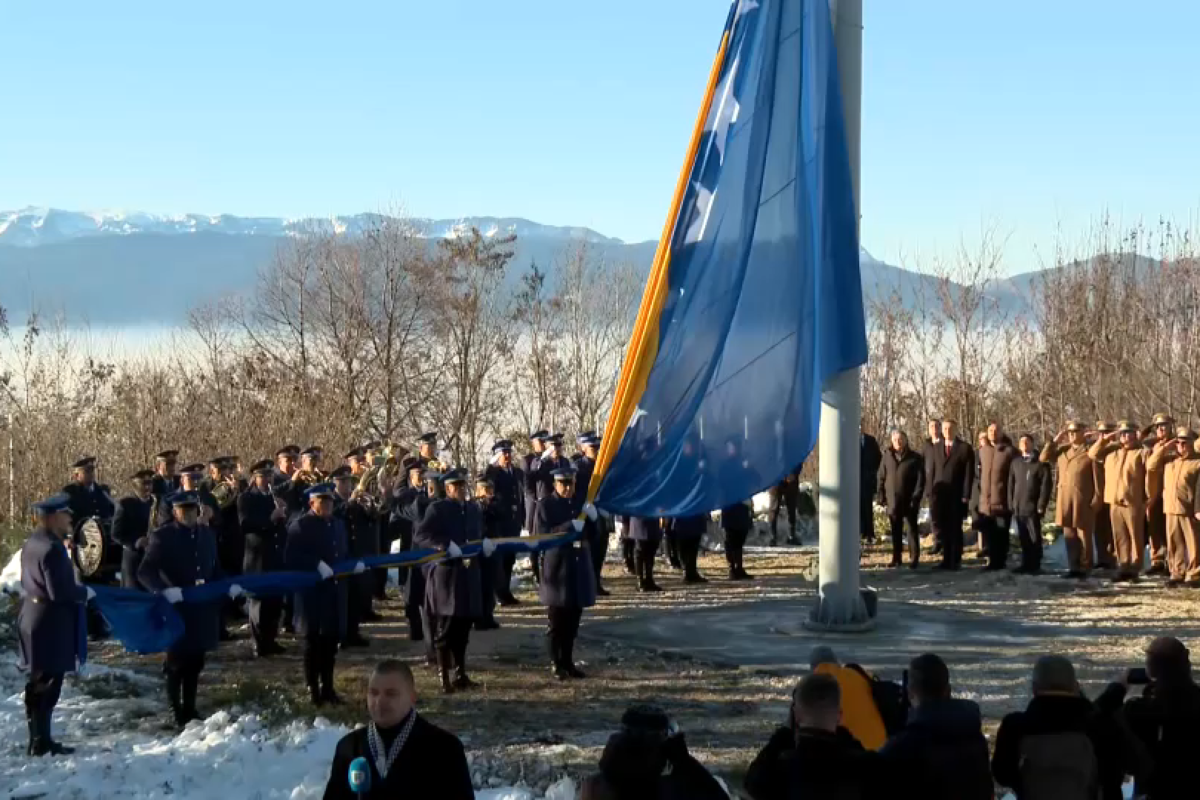 Podizanjem zastave na Humu počelo obilježavanje Dana državnosti BiH (VIDEO) - N1