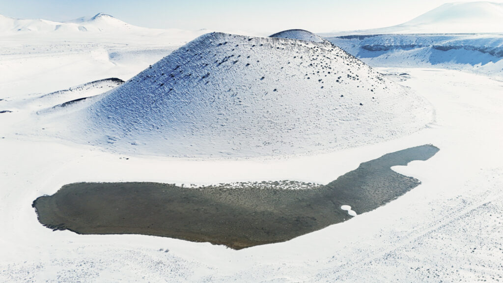 Snijeg prekrio jezero Meke u Konyi (FOTO) - N1